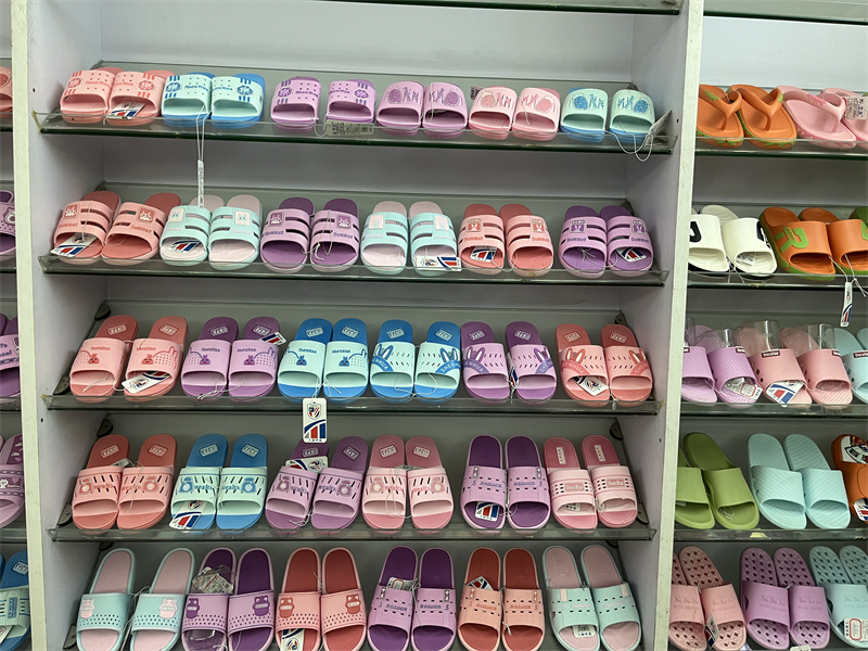 Fashion EVA Slippers Wholesale Jelly Shoes Factory
