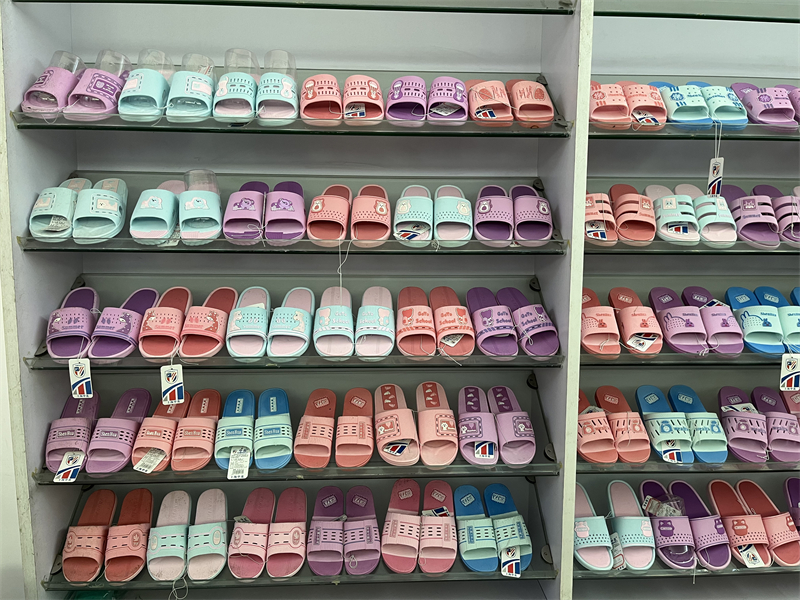 Fashion EVA Slippers Wholesale Jelly Shoes Factory