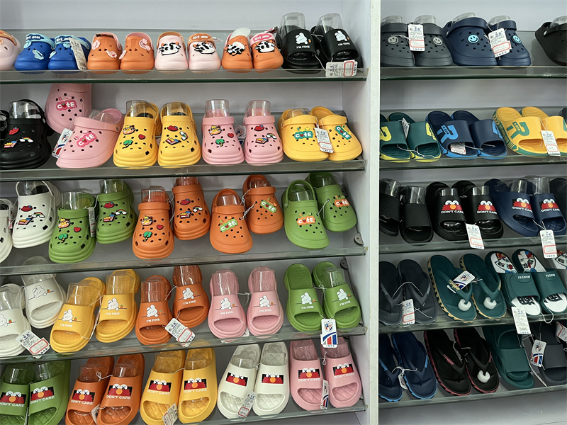 Fashion EVA Slippers Wholesale Jelly Shoes Factory